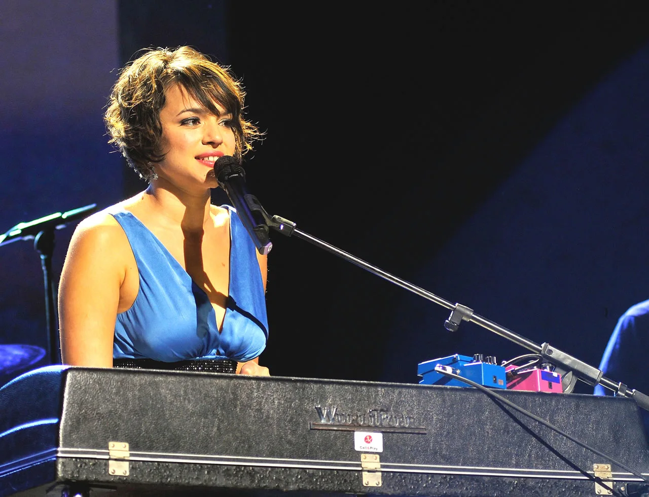 Mulher Cantora De Jazz Indiana Nomma SÃO PAULO! Scats E Melodias